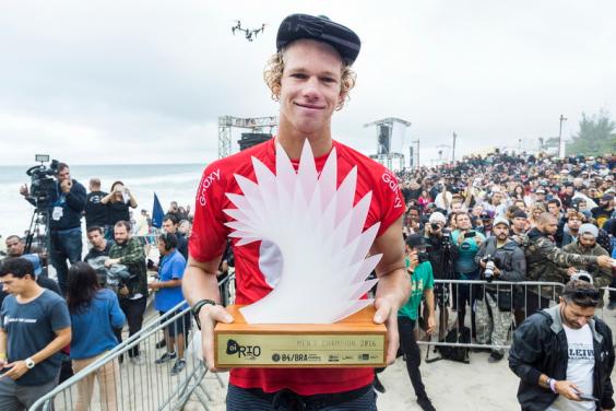 Il surfer SPY John John Florence vince l'Oi Rio Pro 2016 - 4ActionSport