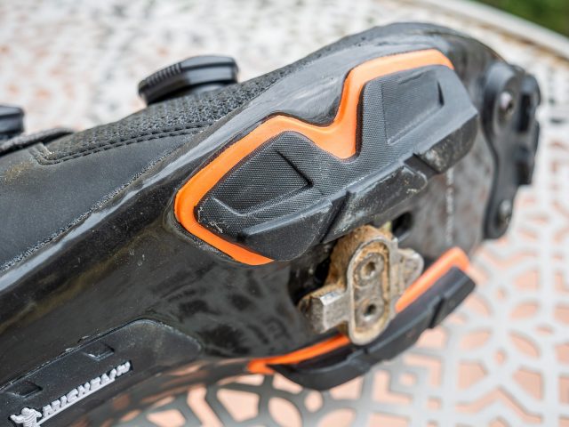 DMT MH1, il test delle scarpe MTB con tomaia ibrida - 4ActionSport