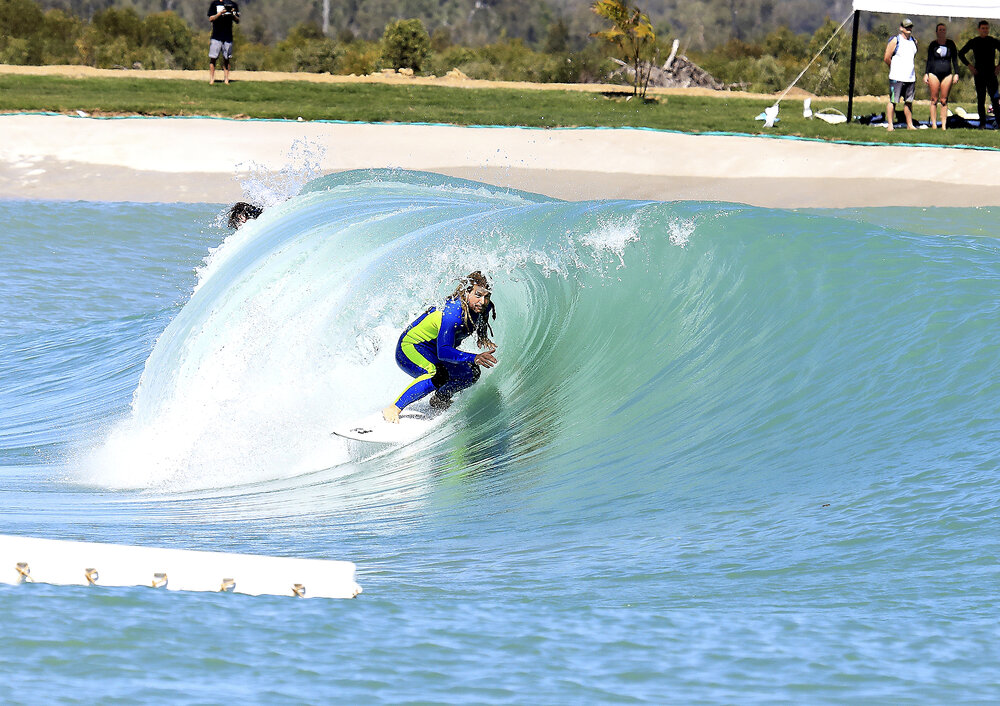 Surf Lakes: vista completa sull'onda artificiale più simile all'oceano ...
