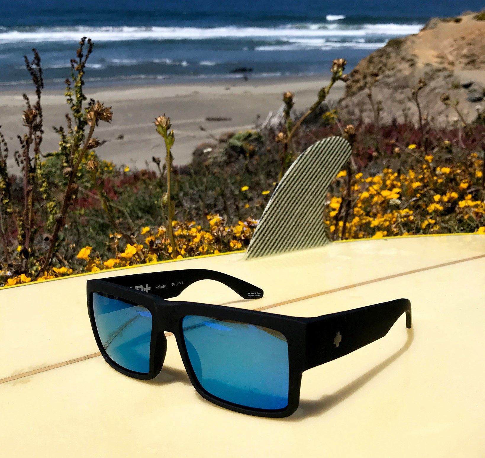 SPY + lancia un'esplosione di stile con i nuovi Monolith & Monolith 50/ ...