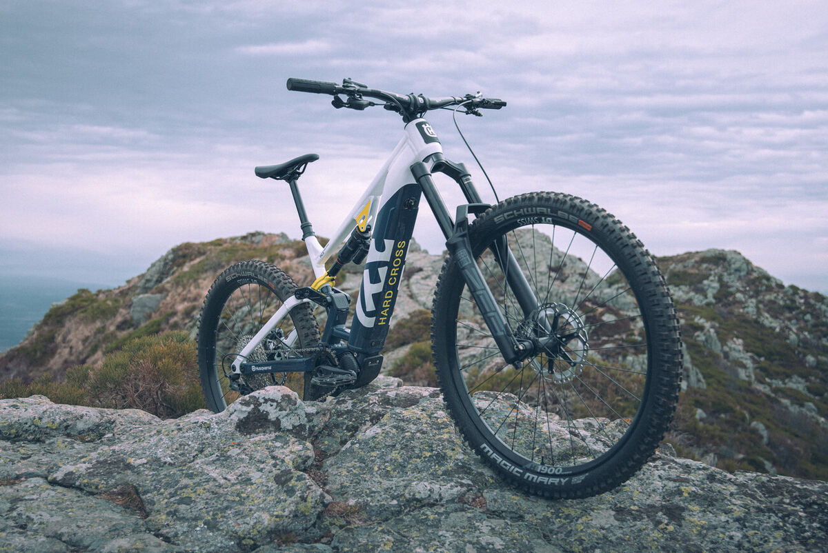 Husqvarna Hard Cross eMTB nata per la discesa - 4ActionSport